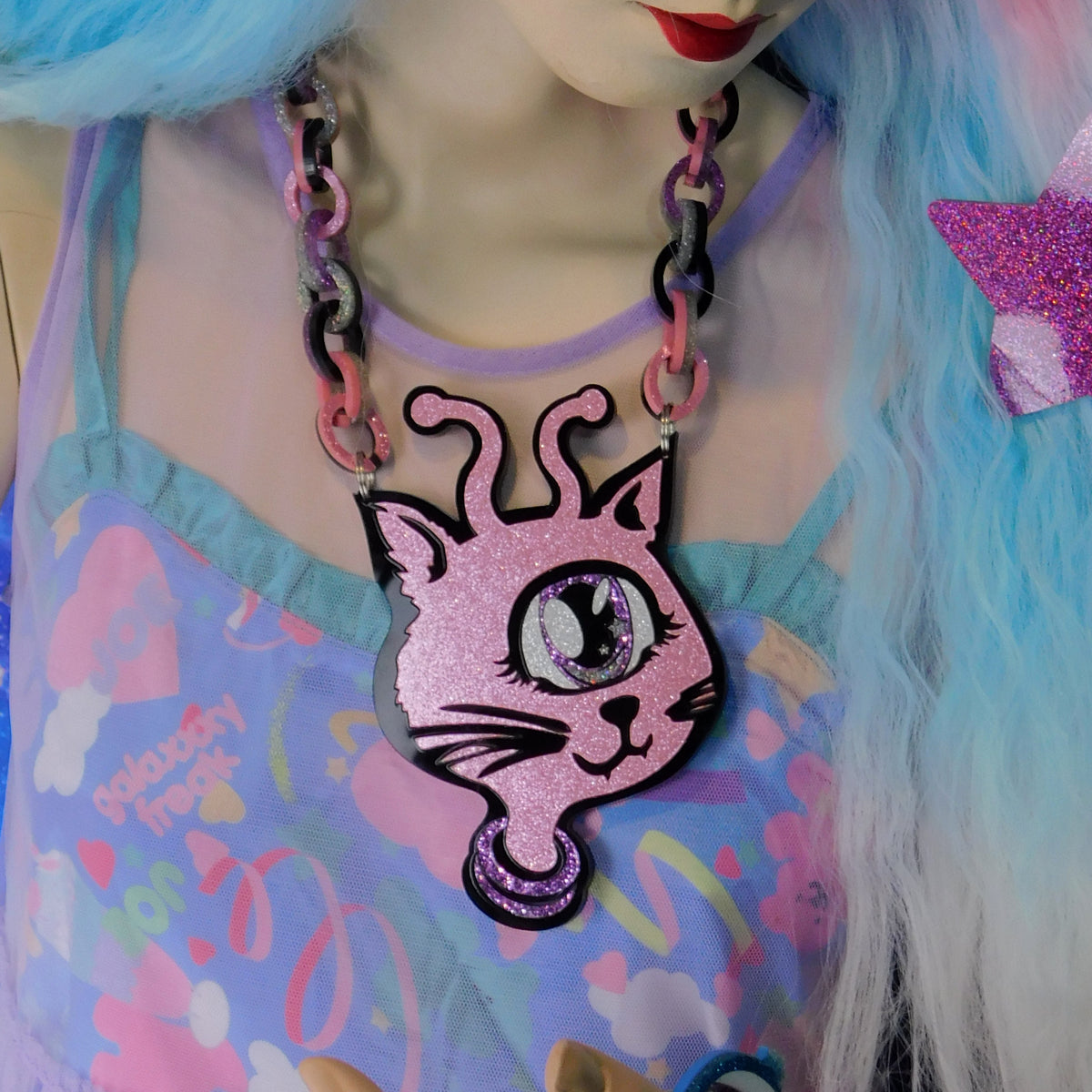 Pink and Mauve Glitter Alien Cat Pendant (1-2 Weeks) – yokaicandy.com